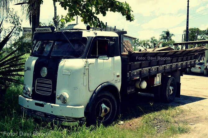 Veículos em Geral: Caminhão FNM D11.000 Gabine Standard