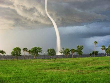 Dangerous Power of Nature : Best pictures Waterspout