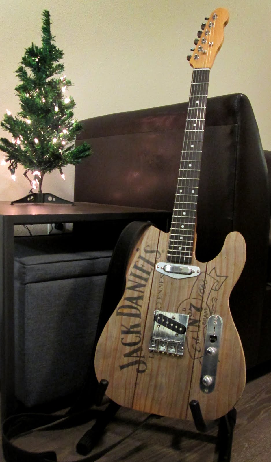 [Mattwins]: DIY Jack Daniels Barnwood Telecaster Build