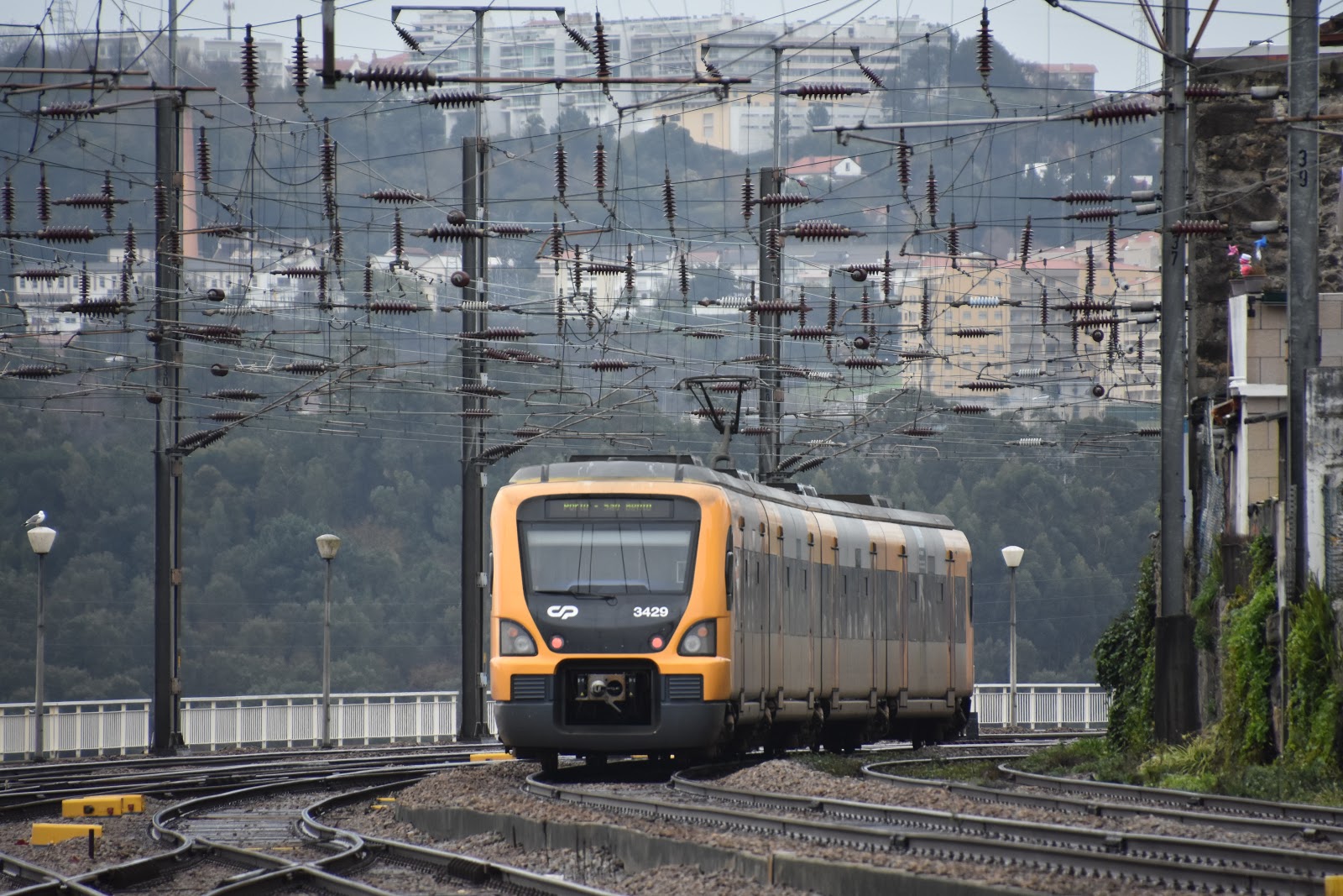 Trains and other things: Porto, Lisbon