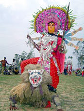 मैं और मेरी आवारगी: The traditional Chhou Dance of Jharkhand