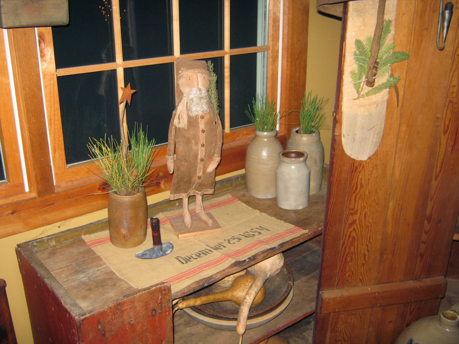 Primitive Passion Decorating: Start of my decorating peeks