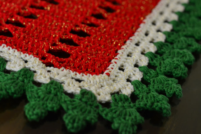 Crochet: Christmas Table Runner