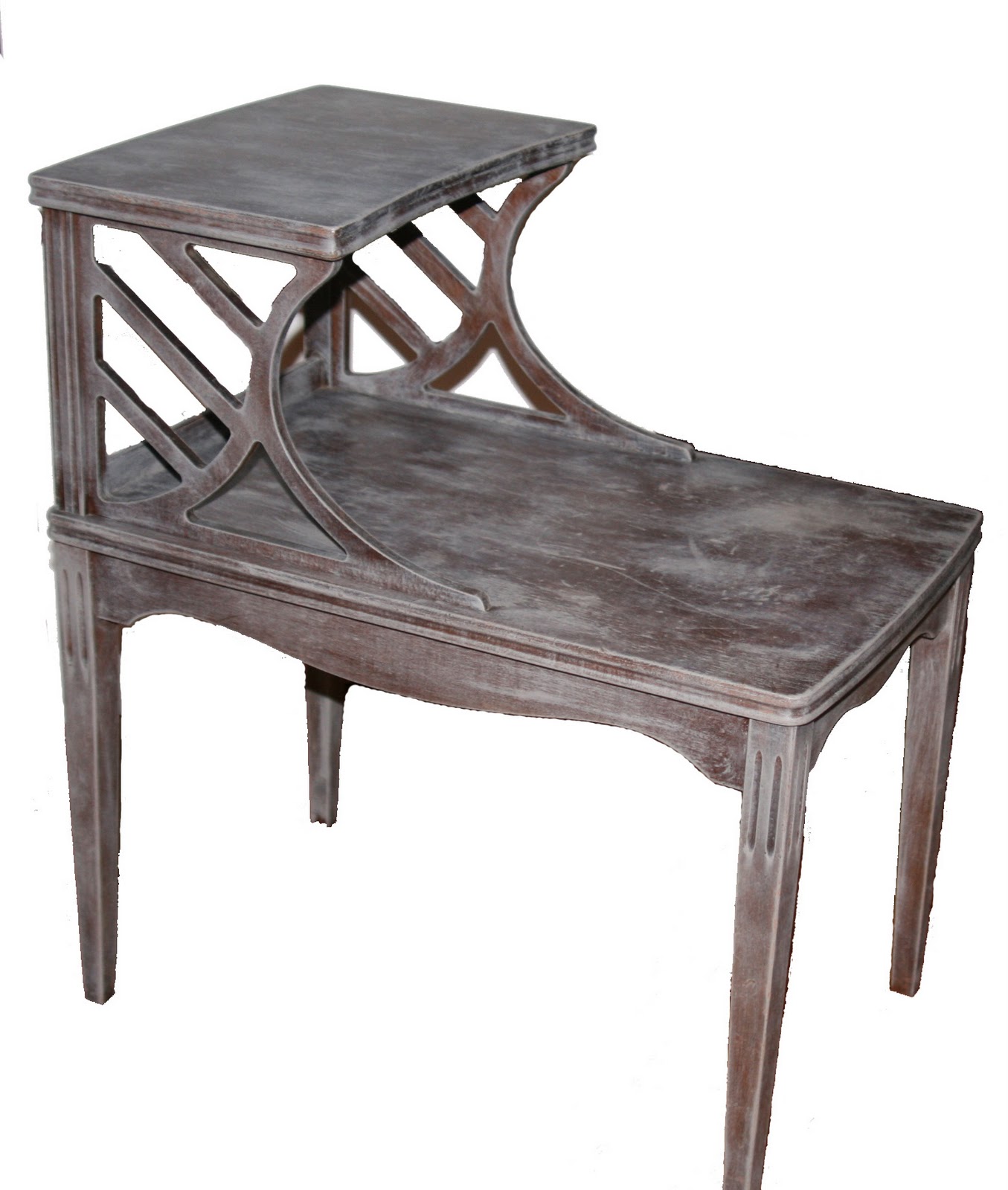 Bungalow 17: Lattice Table