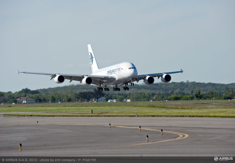 Flyingphotos Magazine News: First MAS A380 moves to flight line in ...