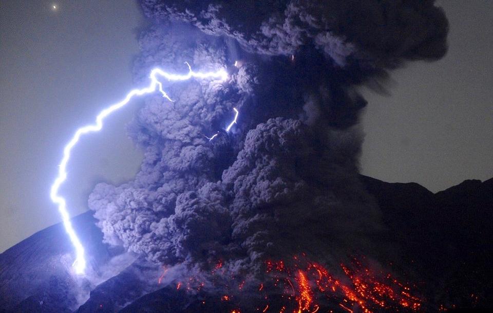 Spectacular Dirty Thunderstorm Surrounds Erupting Japanese Volcano ...