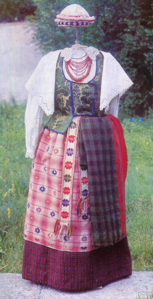 FolkCostume&Embroidery: Costume of Dzukija province, Lithuania