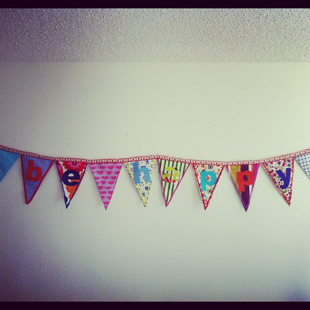 Con cabeza y manos: Guirnalda de banderines para Vicky
