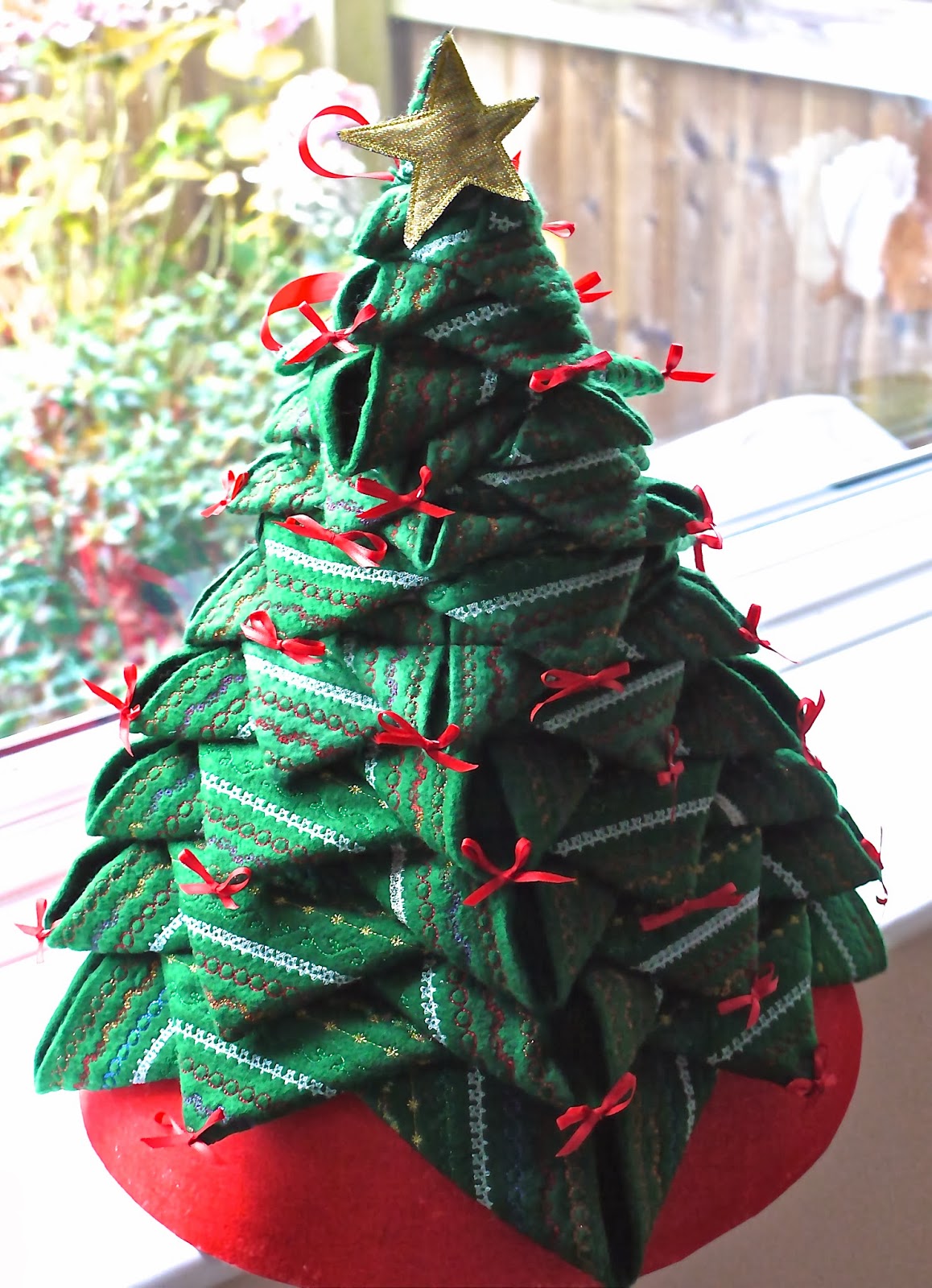 Creative Allsorts: Prairie point Christmas Tree finished!