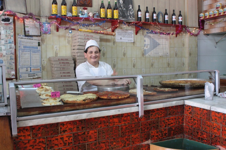 Pizzería Pin Pun: Alma Singer Take Me Out