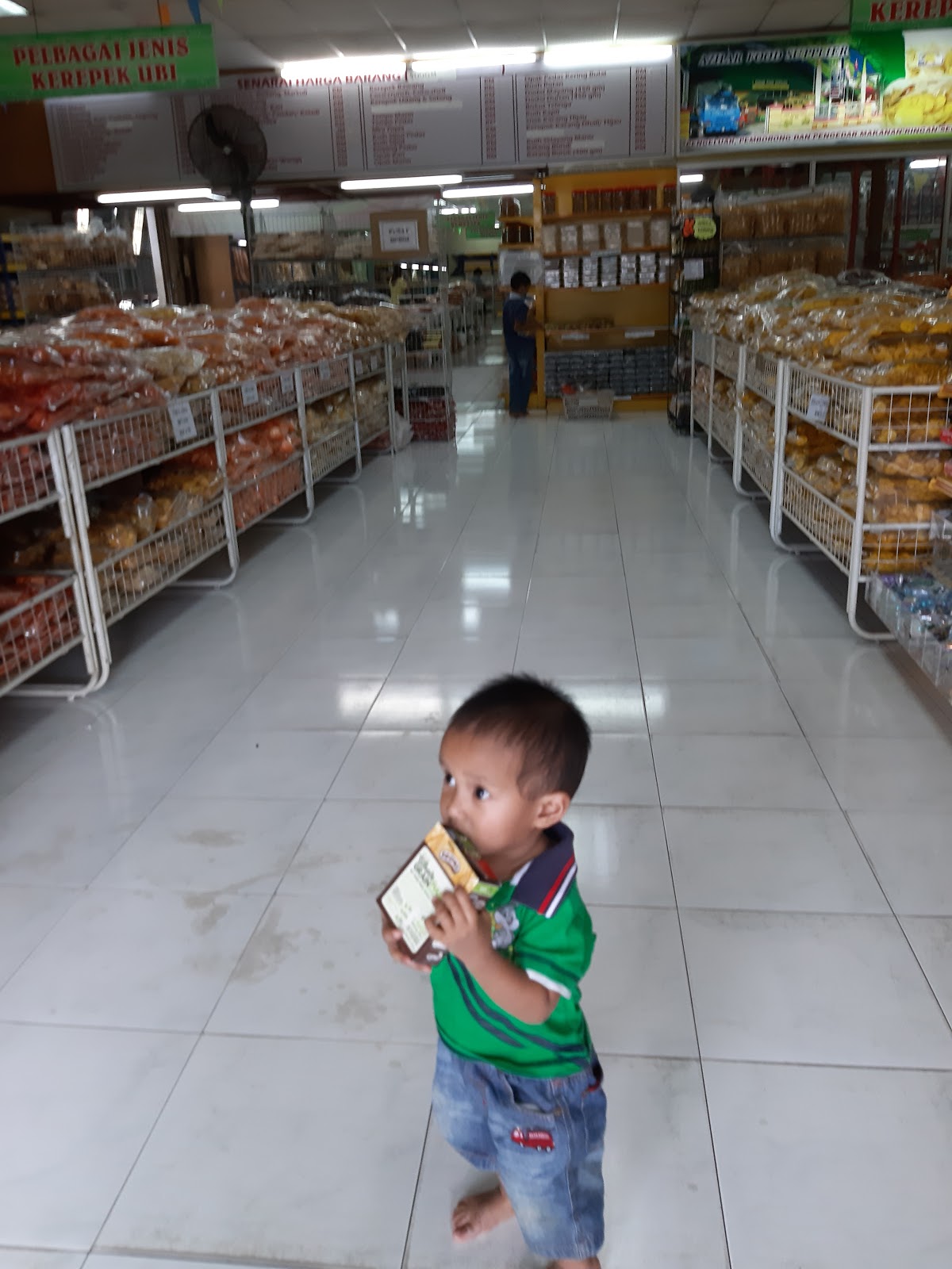 HUD & SIBGLINGS TOUR BAHAGIAN 3 : MEMBELI KEREPEK DI AZHAR FOOD ...