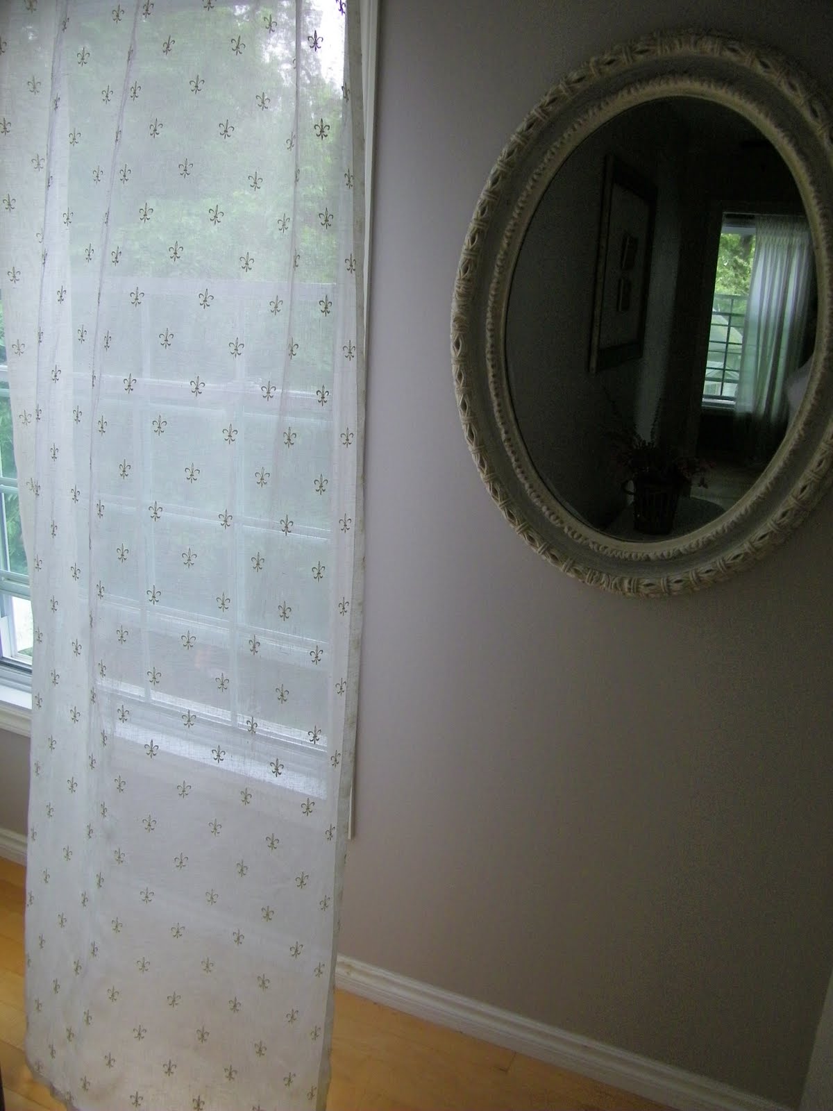 Maison Decor: lavender hallway