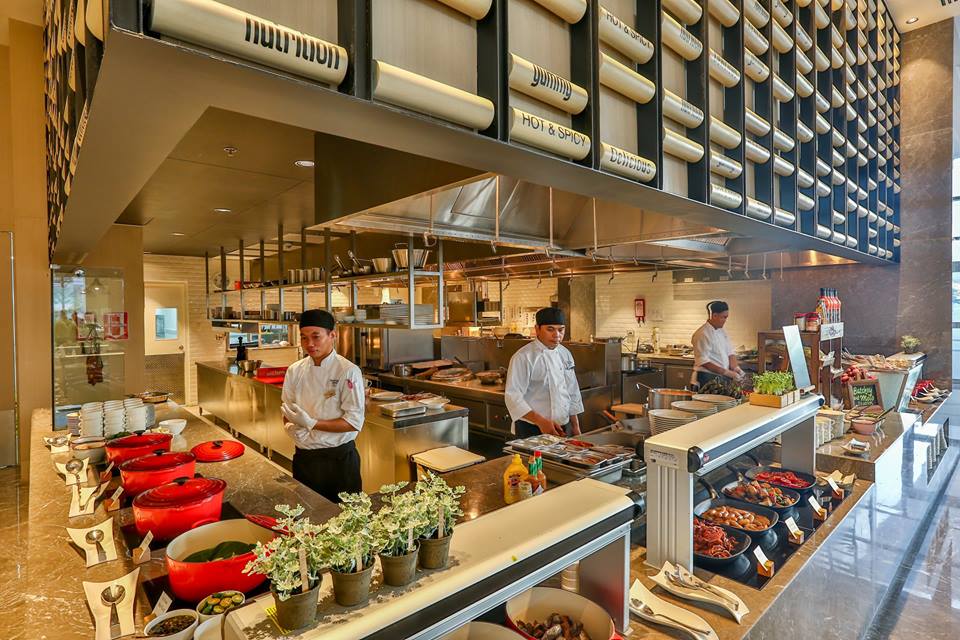 Dive into Courtyard by Marriott Iloilo's Seafood Night Buffet