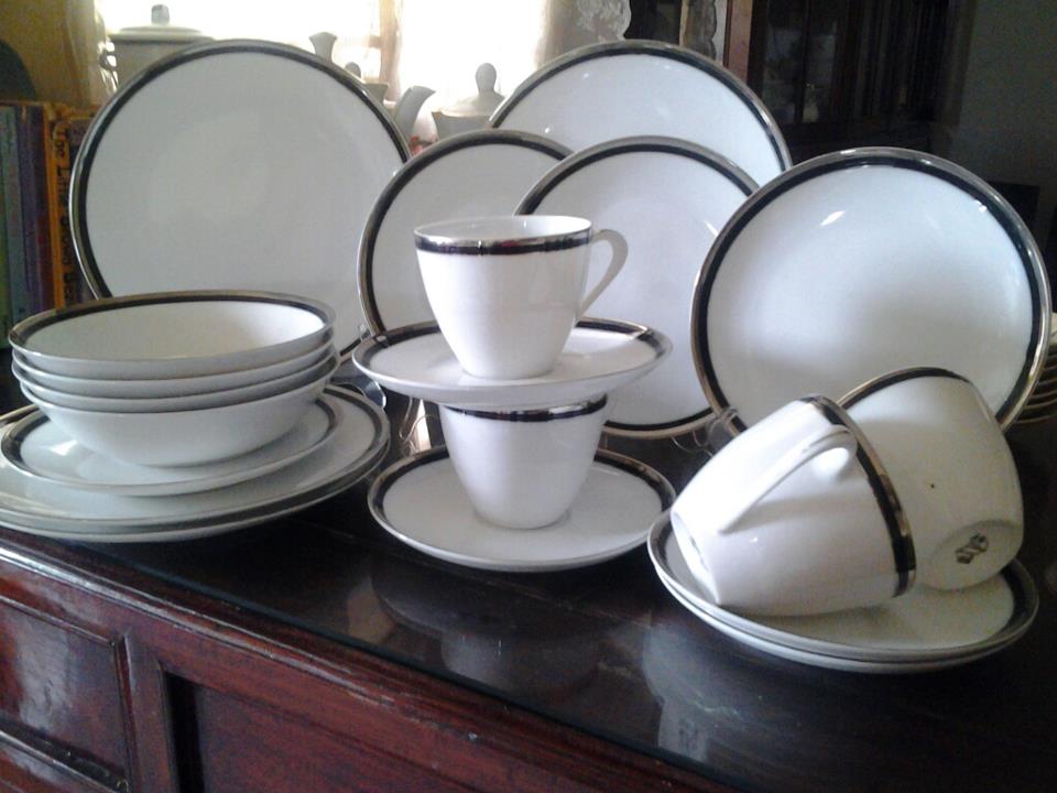 Lemari Cantique: Liling china dinnerset