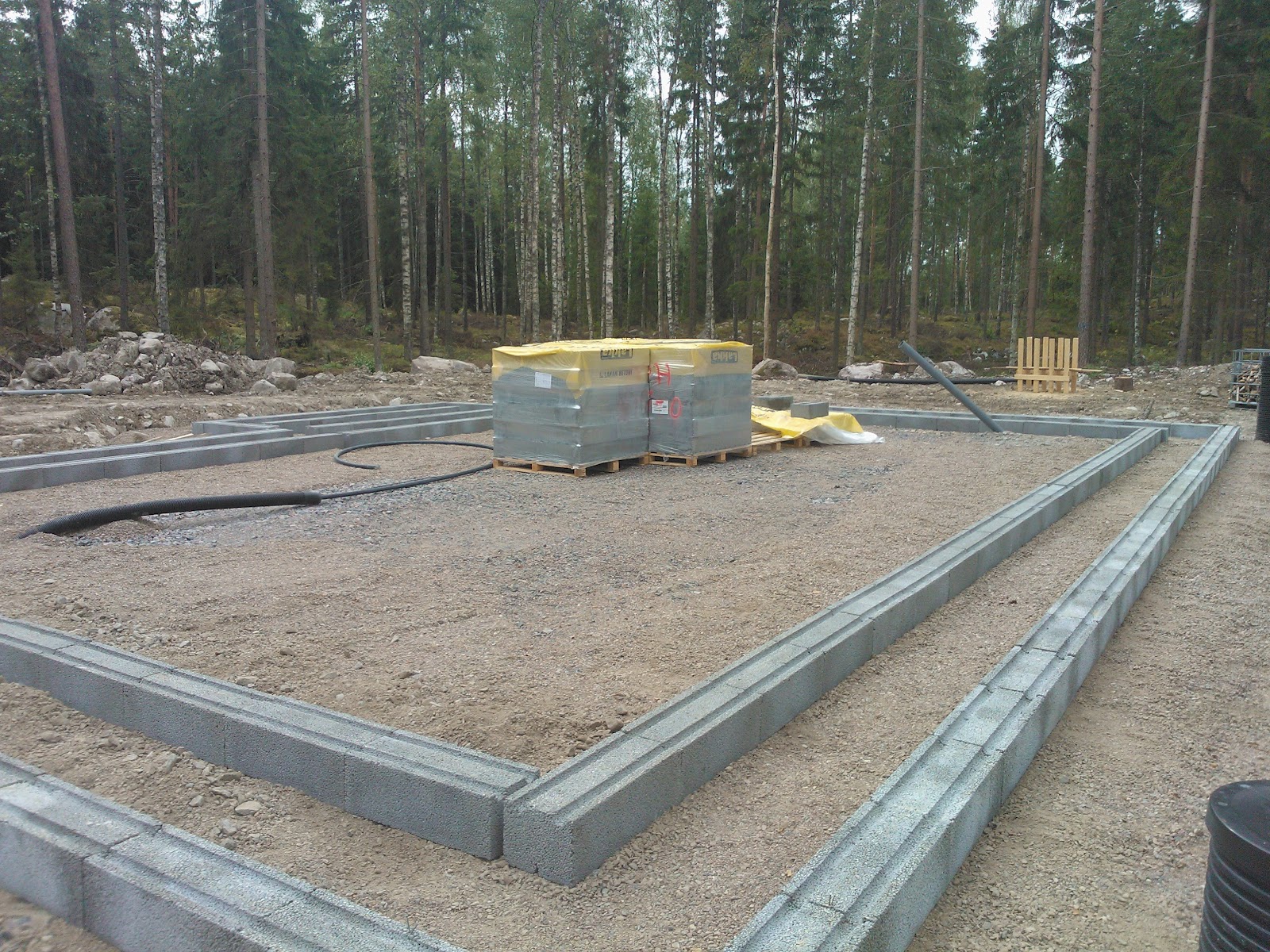 Sahapukki, viemäriputki ja anturan muotit | Storfallet