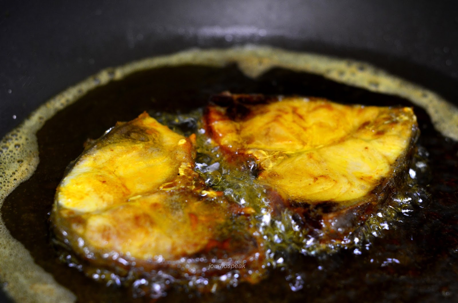 POTOL DIYE MAACHER JHOL : BENGALI STYLE FISH CURRY WITH POINTED GOURD ...