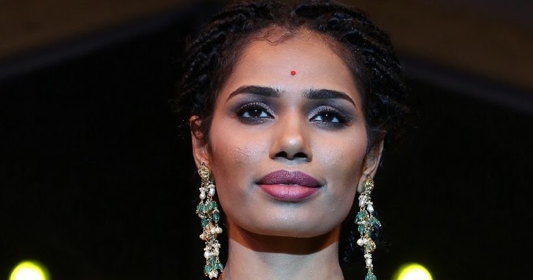 Models Showcasing Heavy Jewellery at Tajkrishna - Jewellery Designs