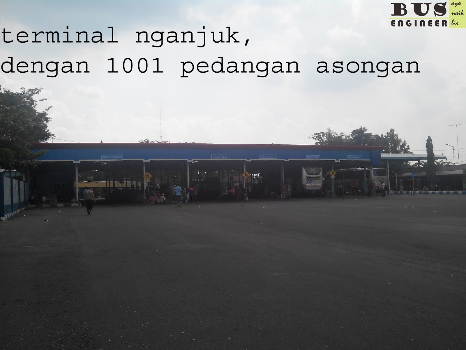 Terminal Nganjuk, dengan 1001 pedangan asongannya - Bus Engineer