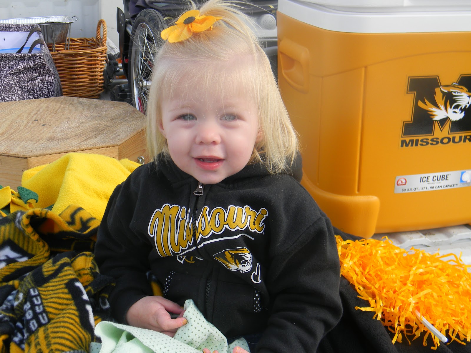 married-with-pigs-her-first-mizzou-football-game