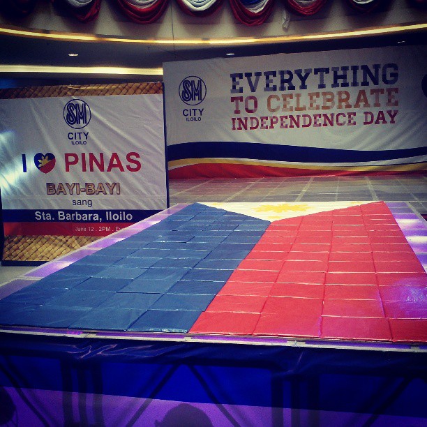 Giant Philippine Flag made with baye-baye