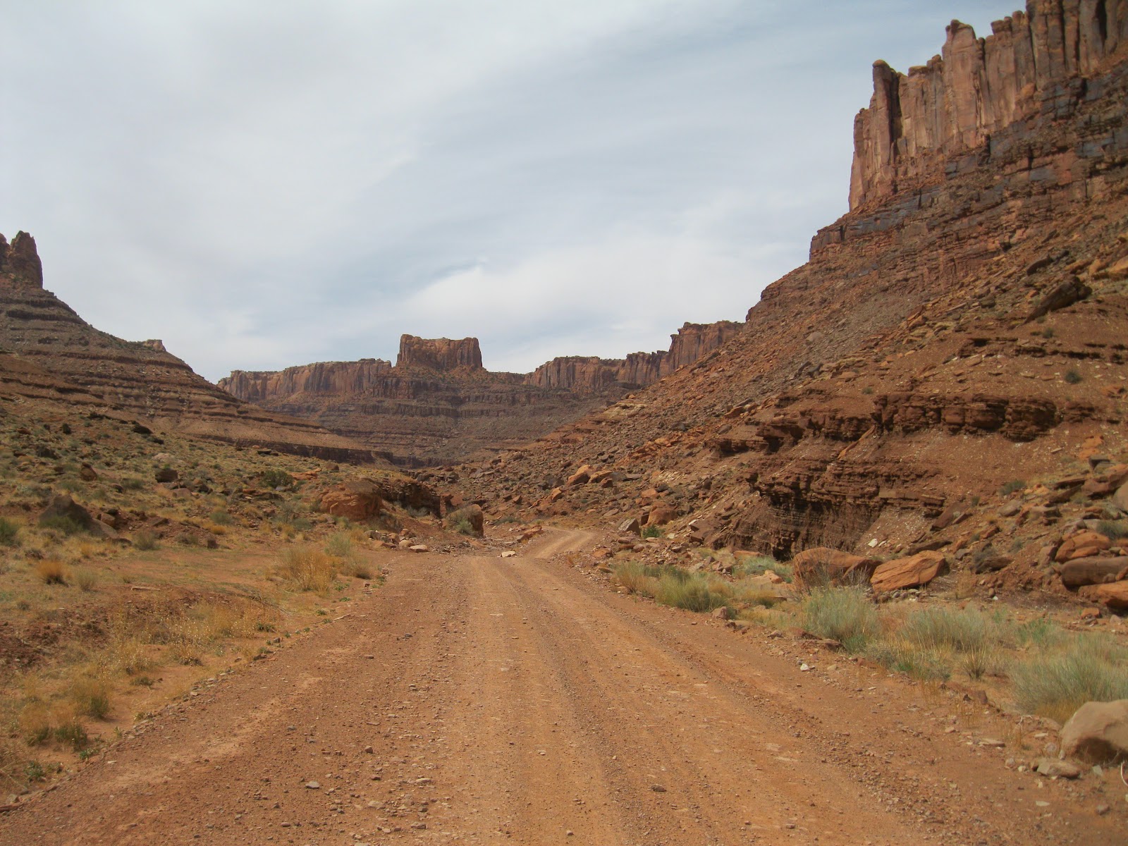 Four Corners Hikes-Canyonlands: Long Canyon Trail at Jug Handle Arch