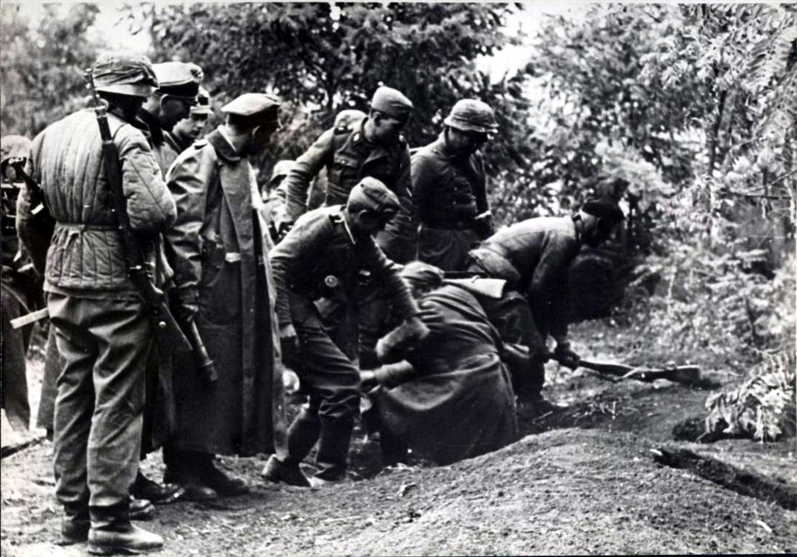 Wehrmacht & SS: Sniper Soviet Tertawan oleh Waffen-SS