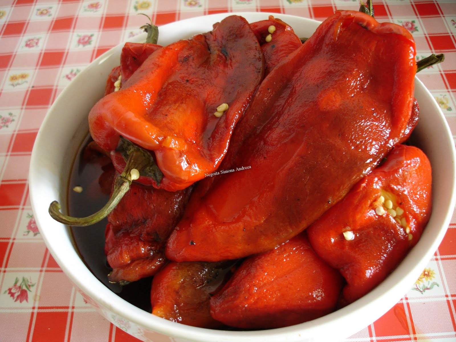 Reteta de acasa: Salata de ardei copt