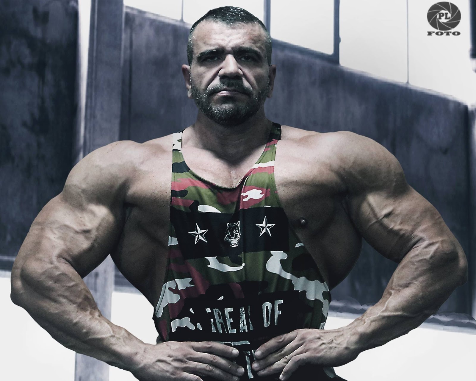 Muscle Lover: Spanish master bodybuilder Toni Lloret (2)