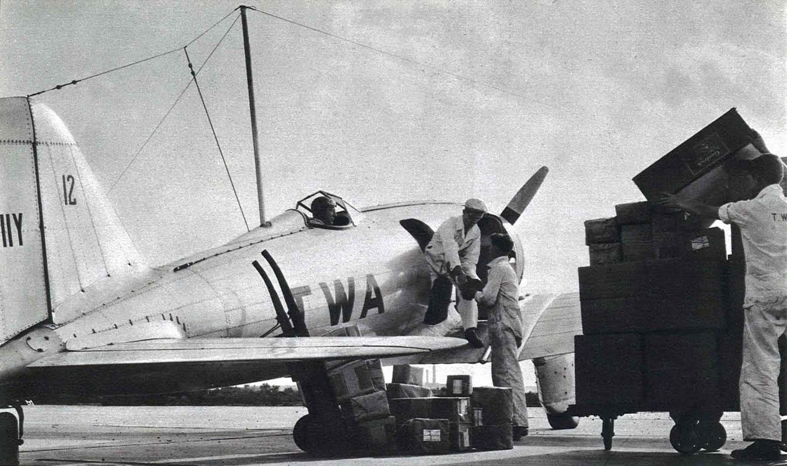 FDRA - Fuerza Aérea: Avión de correo/pasajeros: Northrop Alpha