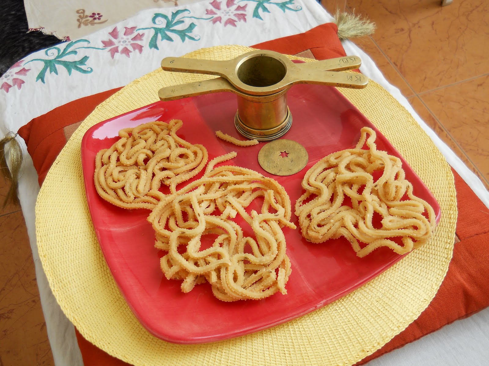 Brinda's Palakkad Vegetarian Cuisine: DIWALI - MUTHUSARAM & THENGOZHAL