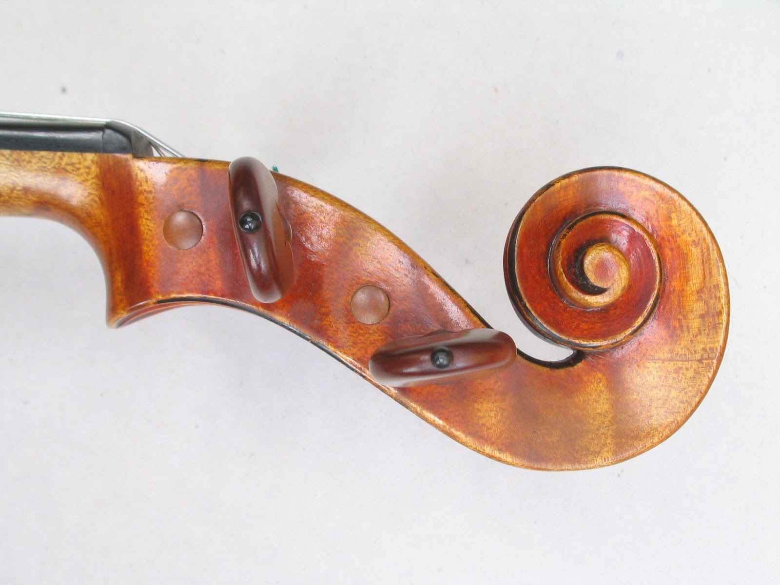 Aprender violín en Barcelona: Partes del violín: la voluta