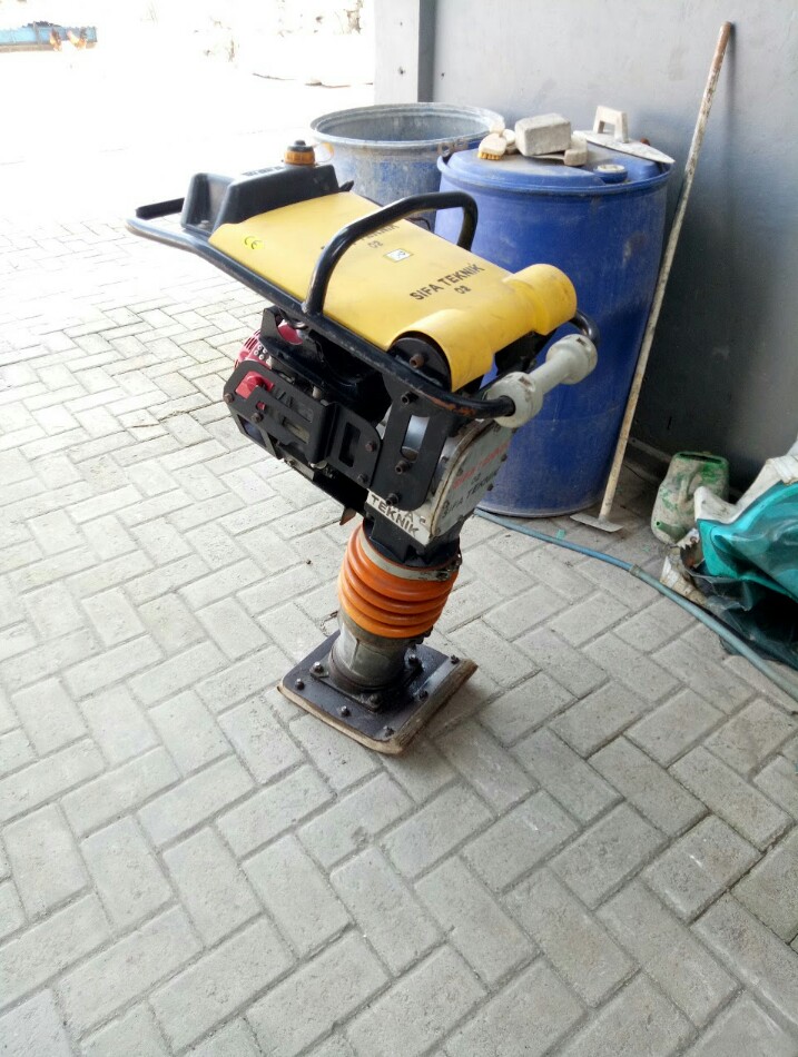 RENTAL ALAT KONTRUKSI SIFA TEKNIK GRESIK: SEWA STAMPER KUDA GRESIK 2023