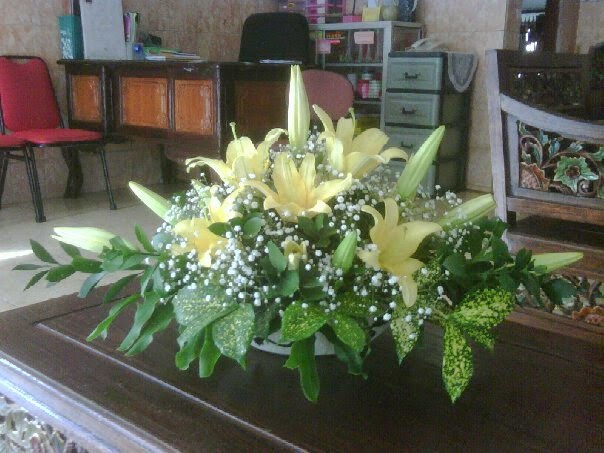 TOKO BUNGA CIKINIFLORIST - JAKARTA: Rangkaian Bunga Bunga Meja has Jakarta