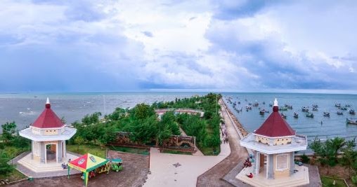Wisata Tuban: Pantai Boom Tuban