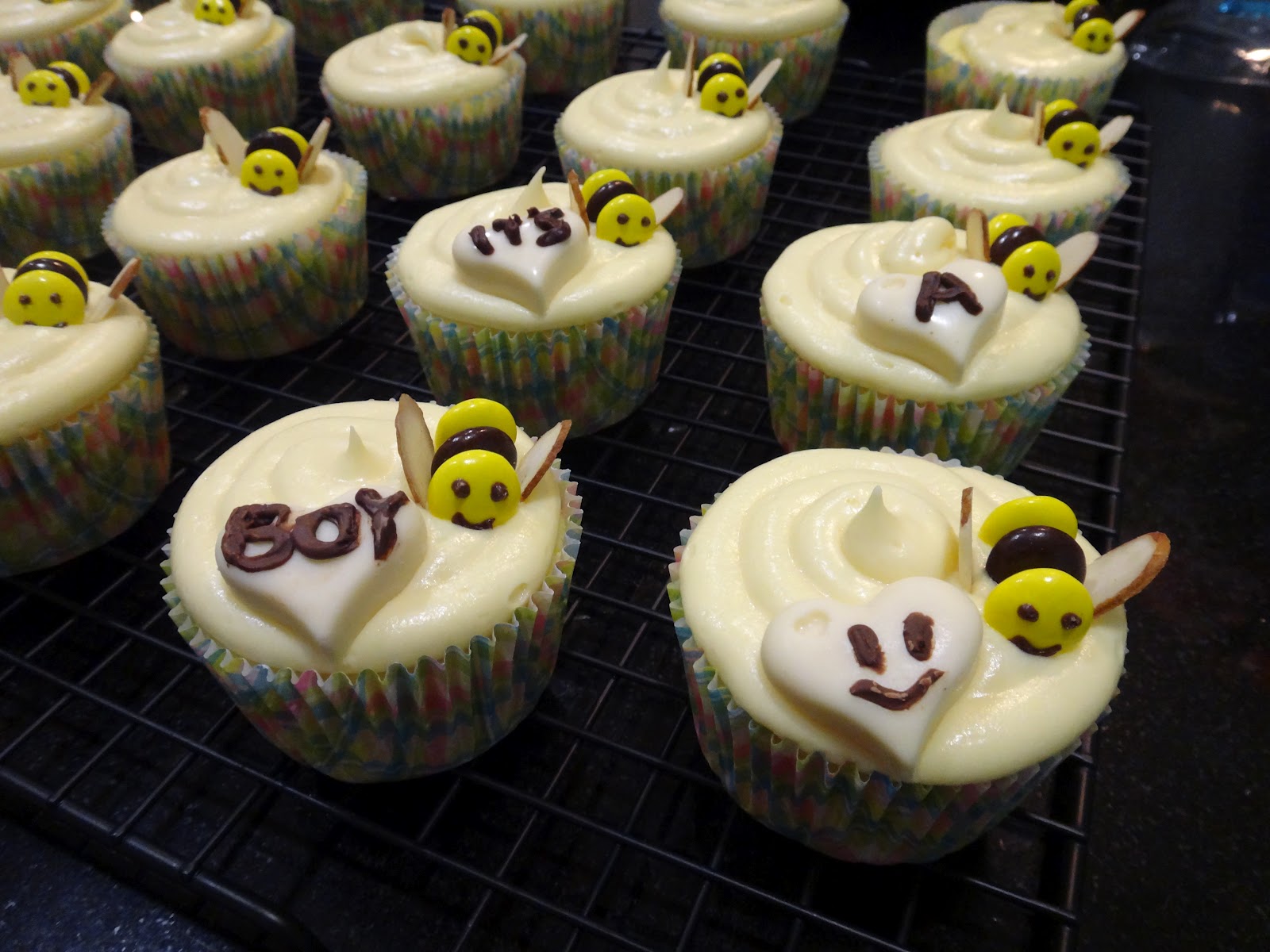 Falling in love with baking: Bumble Bee Cupcakes