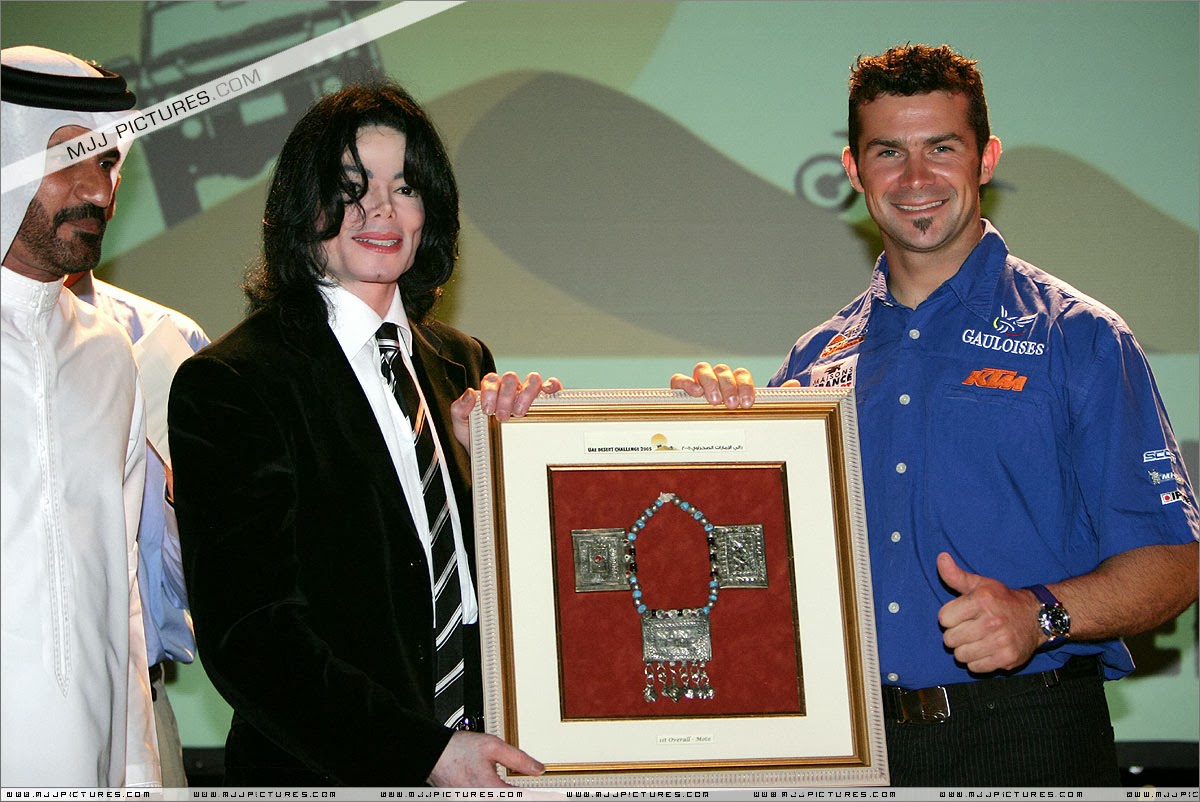 [FOTOS] Michael Jackson no Dubai Rally Desert - 14 de novembro de 2005 ...