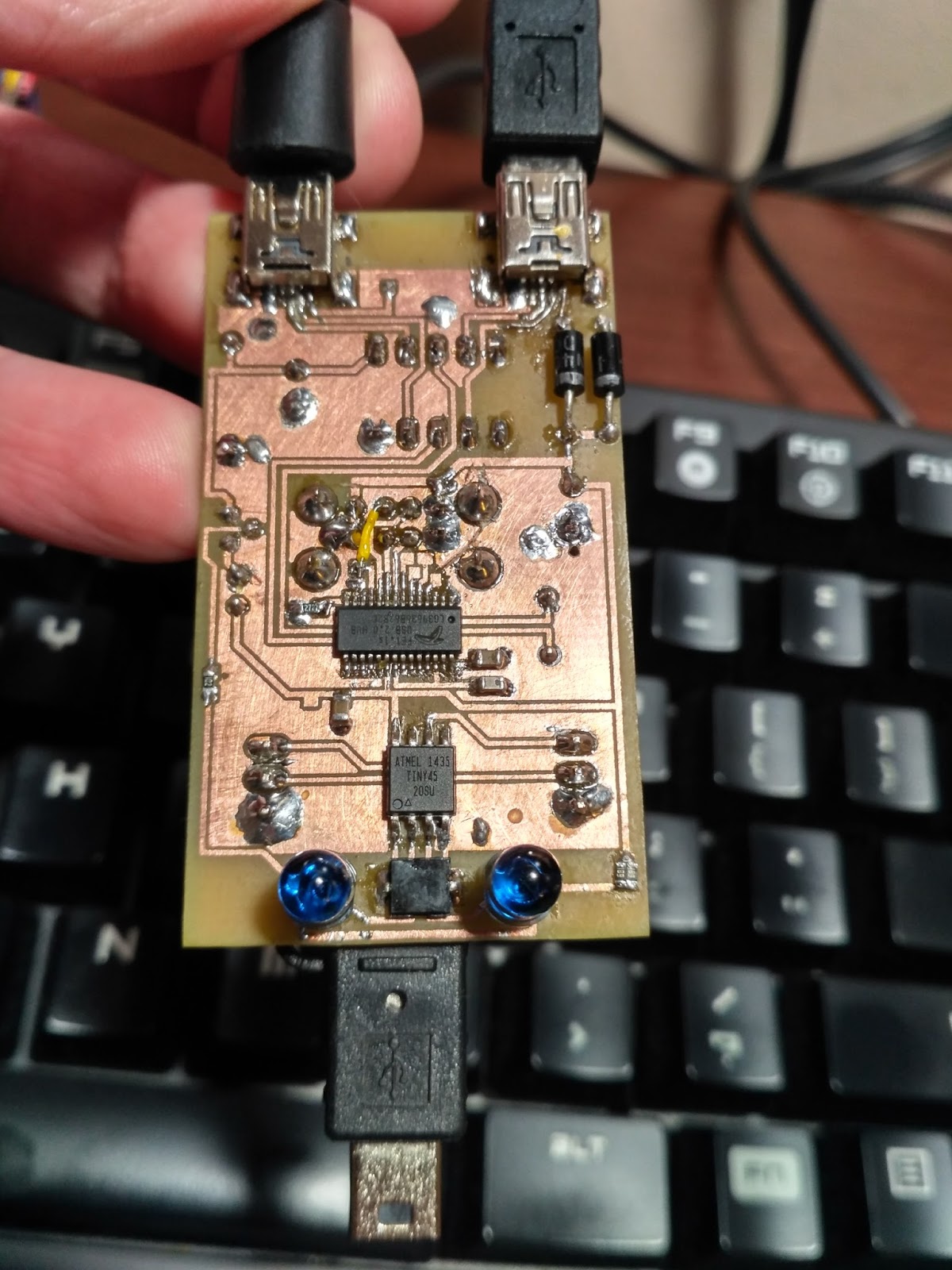 More Than User: DDC I2C KVM with mouse + keyboard controlled by hand ...