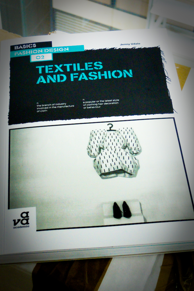 SuzySewing: July Book Analysis - Textiles and Fashion