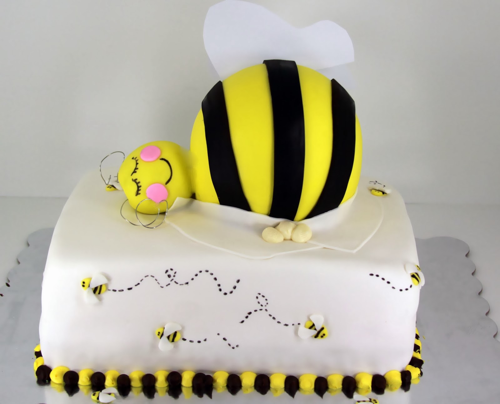 Tastefully Done: Bumble Bee Cake