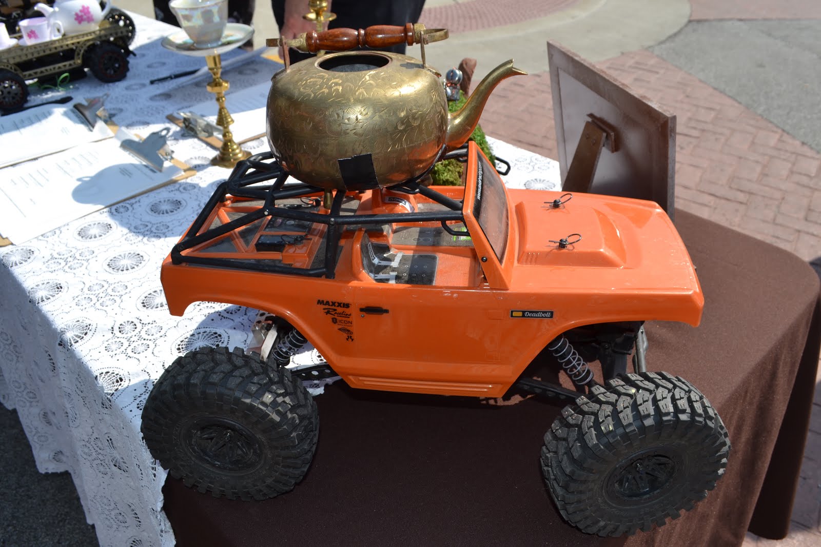 Over the Crescent Moon: Featured Teapot Racer: "Deadbolt"