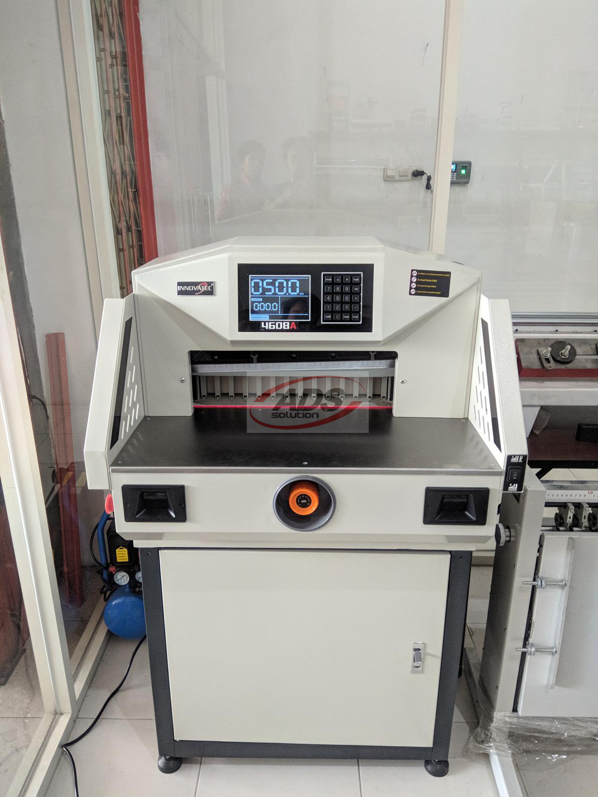 Advertising Solution: MESIN PEMOTONG KERTAS OTOMATIS DAN HIDROLIS TIPE ...