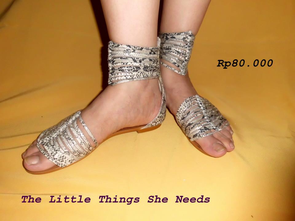 The Little Things She Needs: Flat Shoes The Little Things She Needs