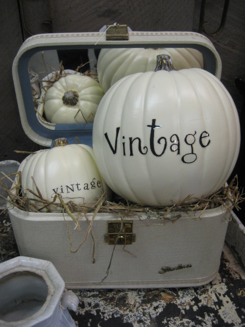 A Cottage Muse: vintage fall market weekend...
