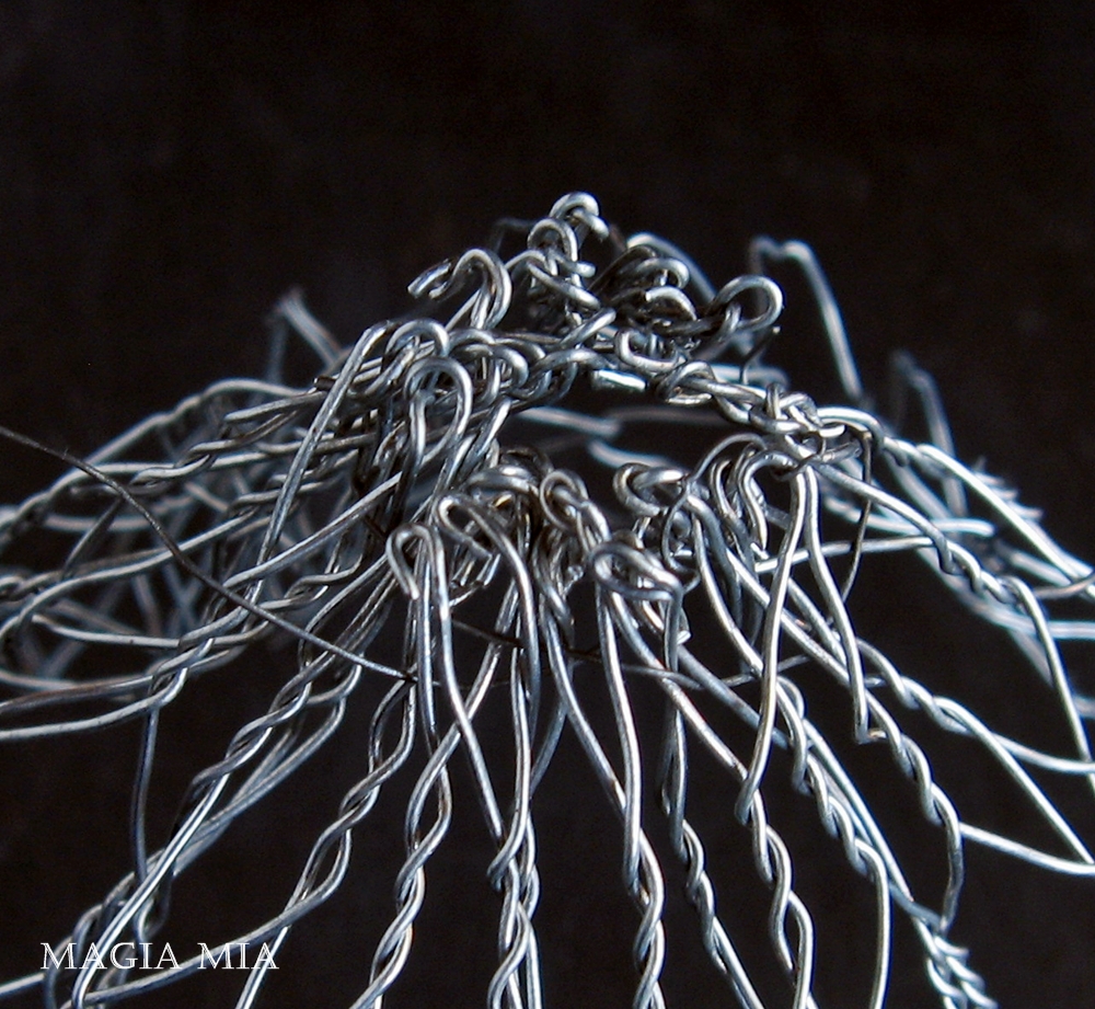 Magia Mia: Crafting a Chicken Wire Nest