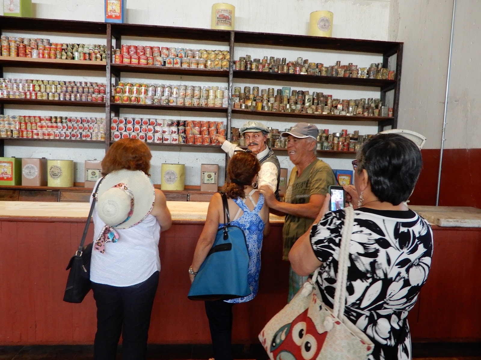 Así Surgen...: Pampinos impresionados al recorrer la pulpería de la ...