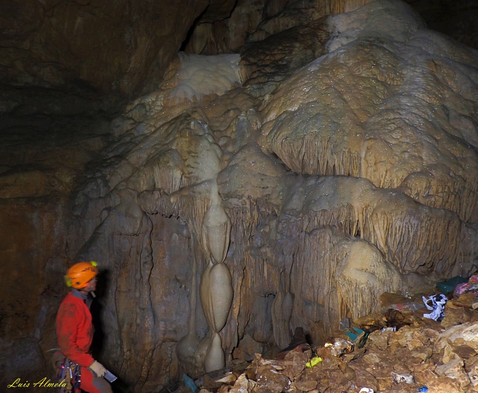 cavitats-subterrànies: Sima de la Cespedosa y Cueva del Sauco