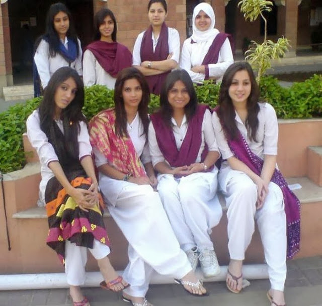 Pakistani Girls: Karachi University Girls