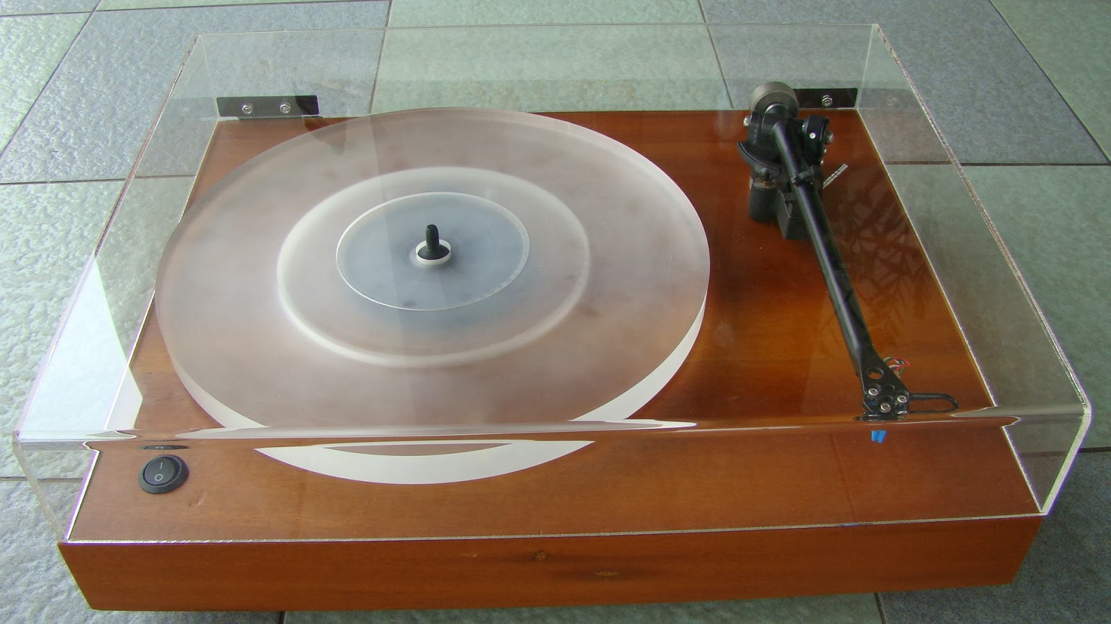 KINTA VALLEY AUDIO: Rega planar 3 with solid wood plinth ( SOLD )