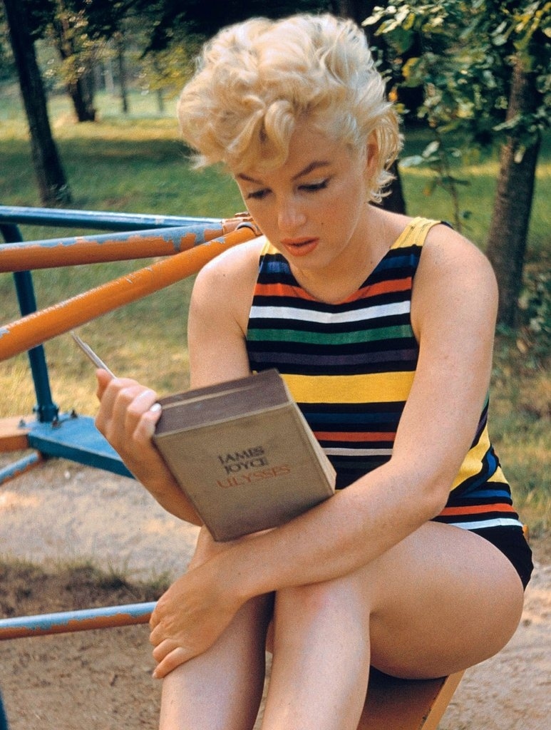 25 Wonderfully Intimate And Candid Photos Of Marilyn Monroe Taken By Eve Arnold ~ Vintage Everyday