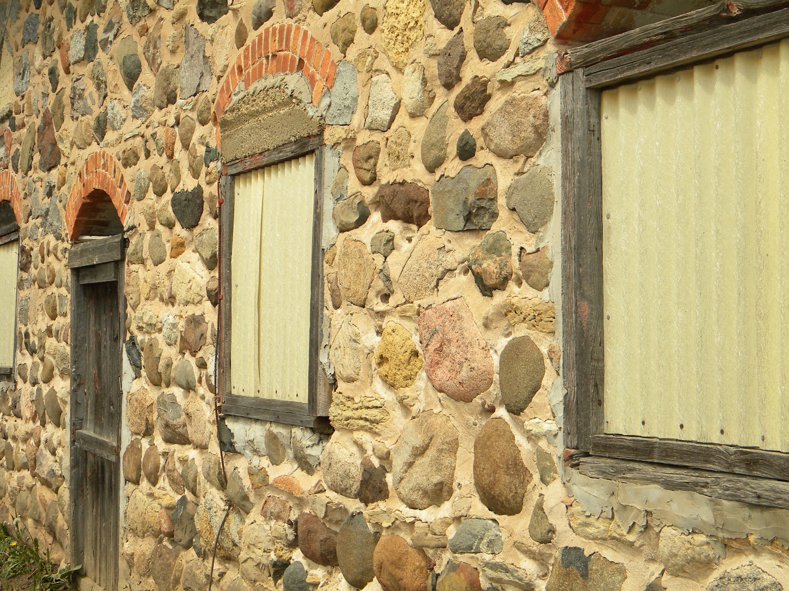CreativeMeAndLife: Stone barn, old barns and a beautiful day for a ride.